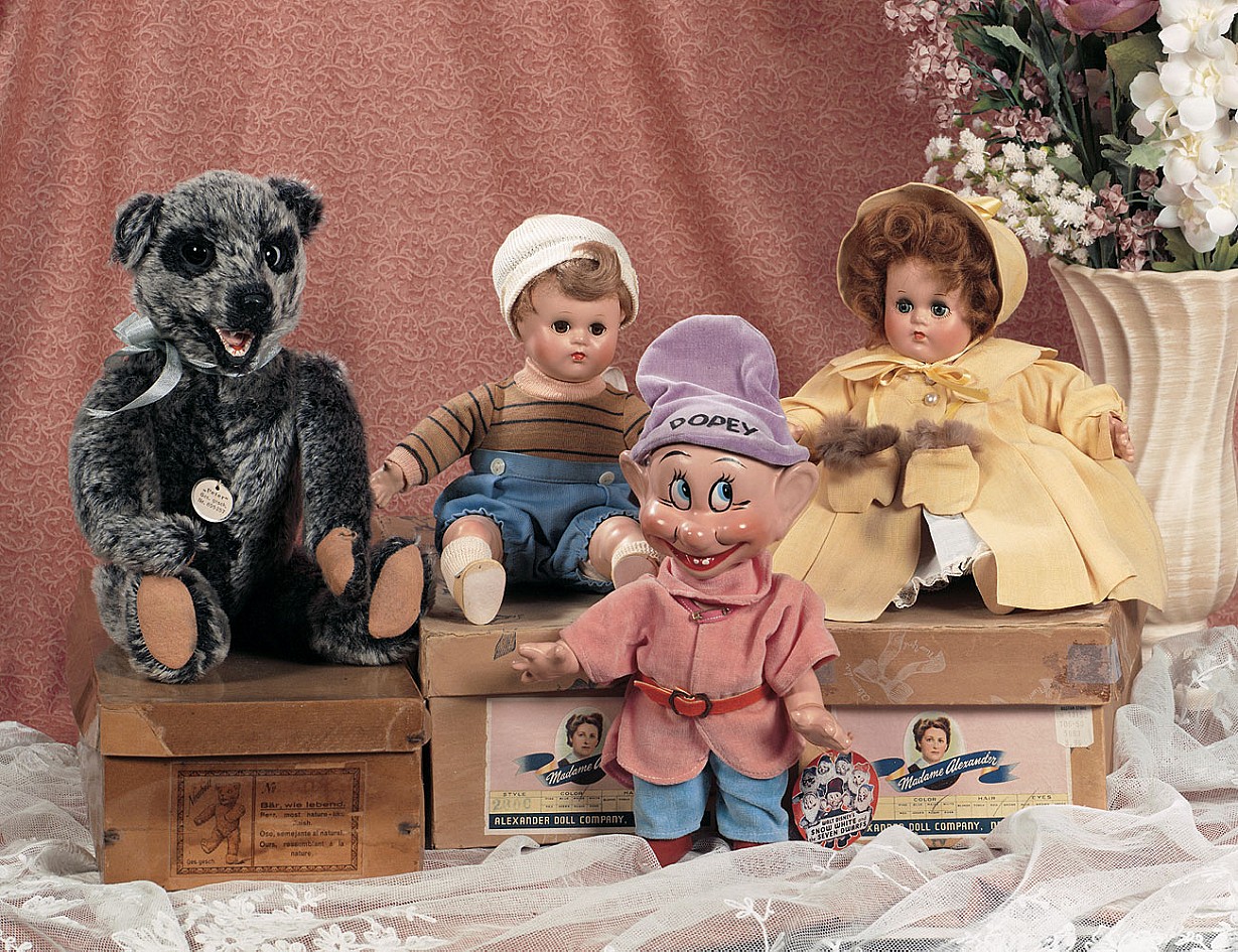 German Flirty-Eyed Silver Grey 'Peter Bear' in Original Box