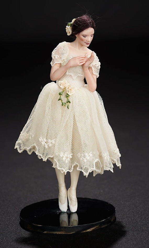 Sculpted Miniature Ballerina Poised En Pointe